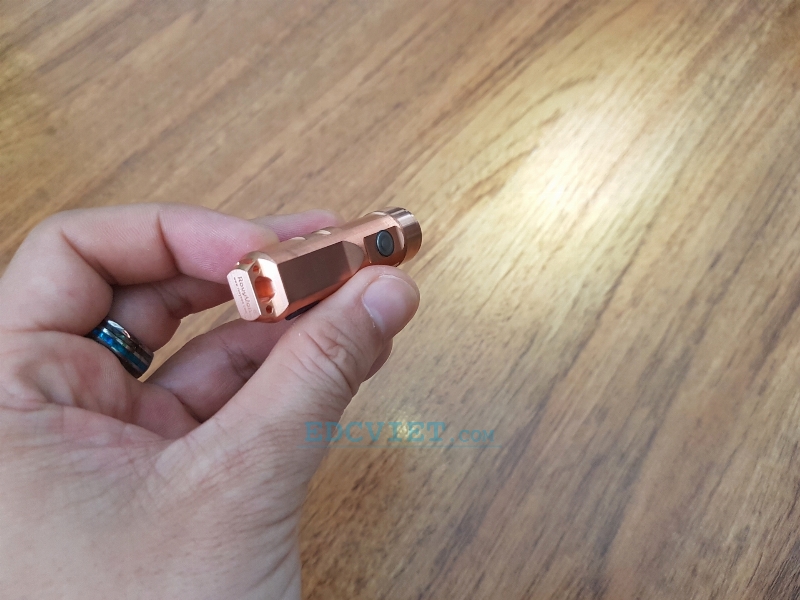 Đèn pin RovyVon A9 copper